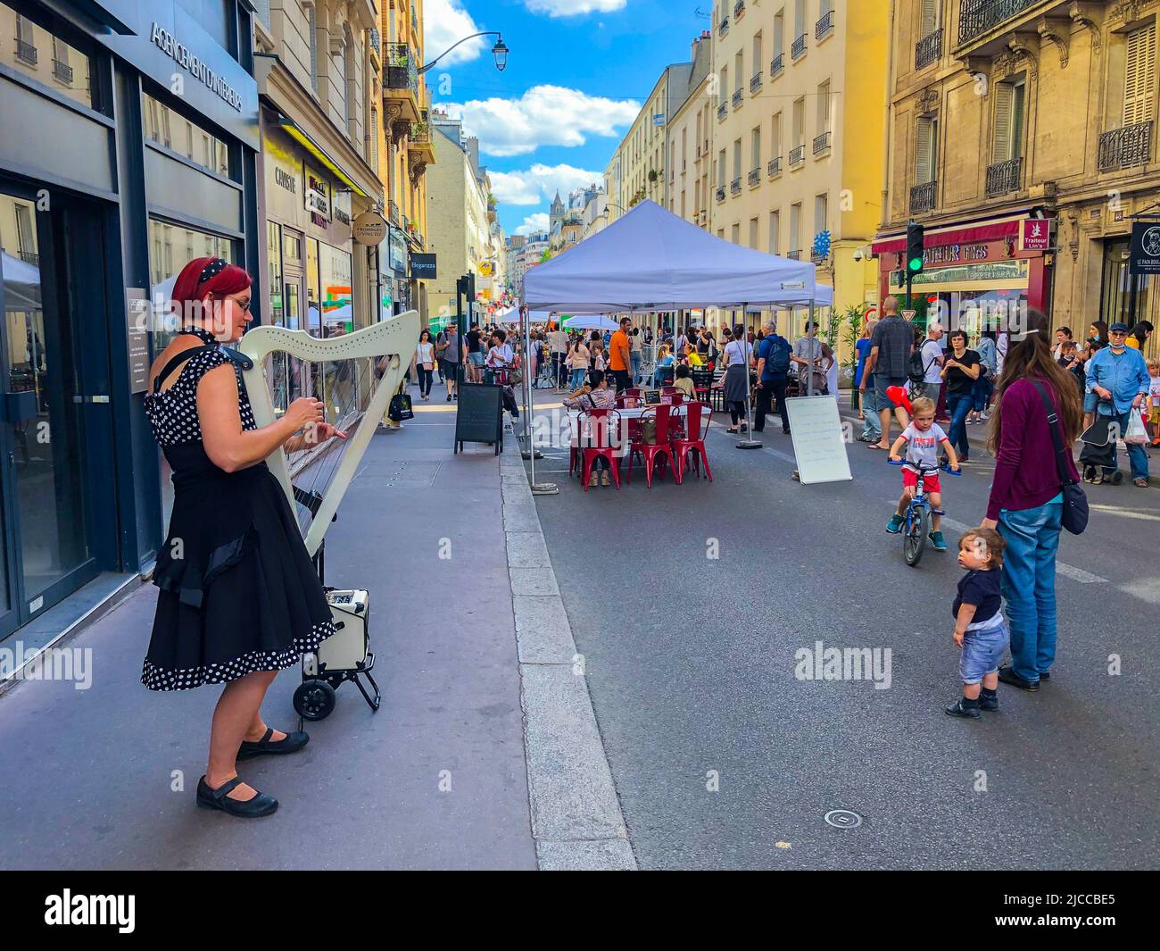 Paris suburbs playing hi-res stock photography and images - Alamy