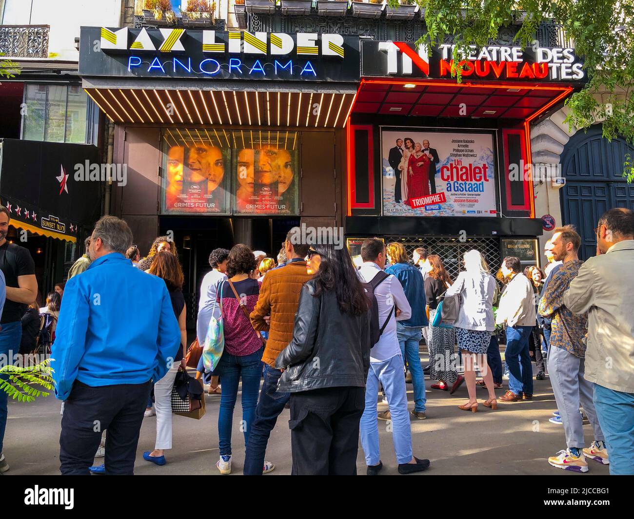 Outside french movie theater hi-res stock photography and images - Alamy