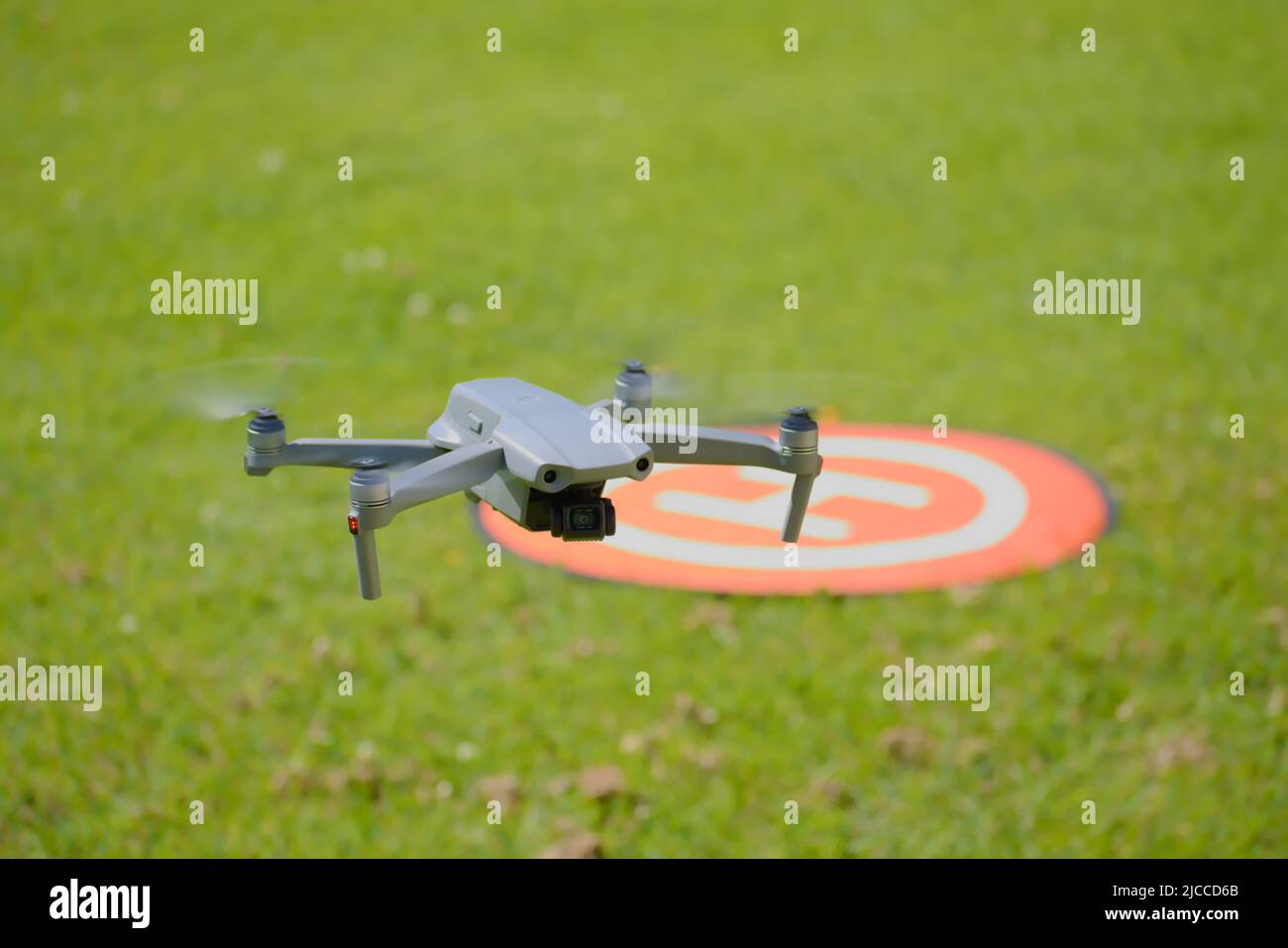 Filming flying grass hi-res stock photography and images - Alamy