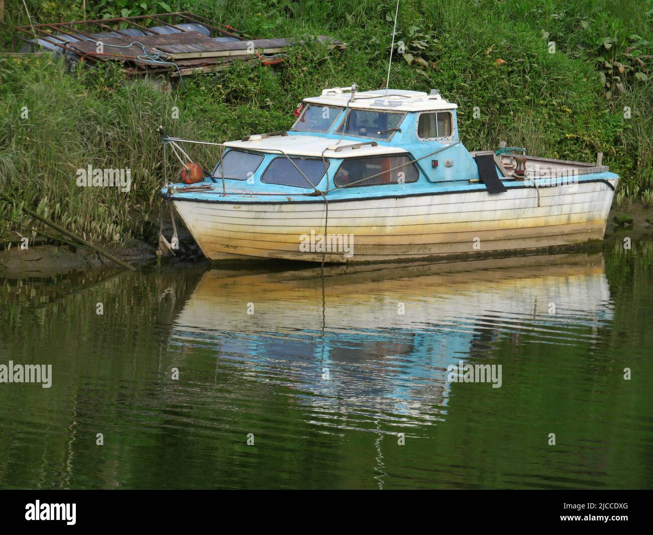 Old blue motor boat hi-res stock photography and images - Alamy