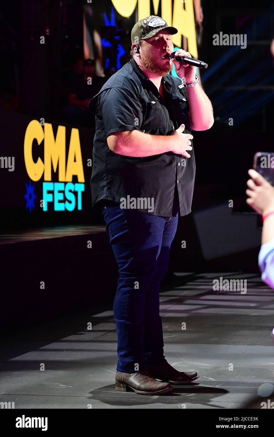 Luke combs cma fest 2022 hi-res stock photography and images - Alamy