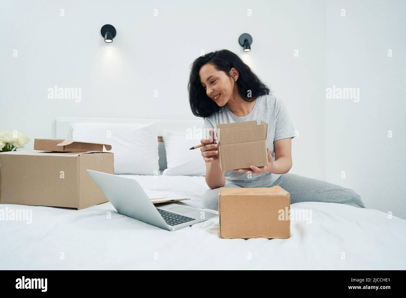 Customer order hi-res stock photography and images - Alamy