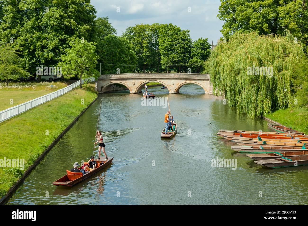 Trinity Bridge across river Cam in Cambridge, England Stock Photo - Alamy