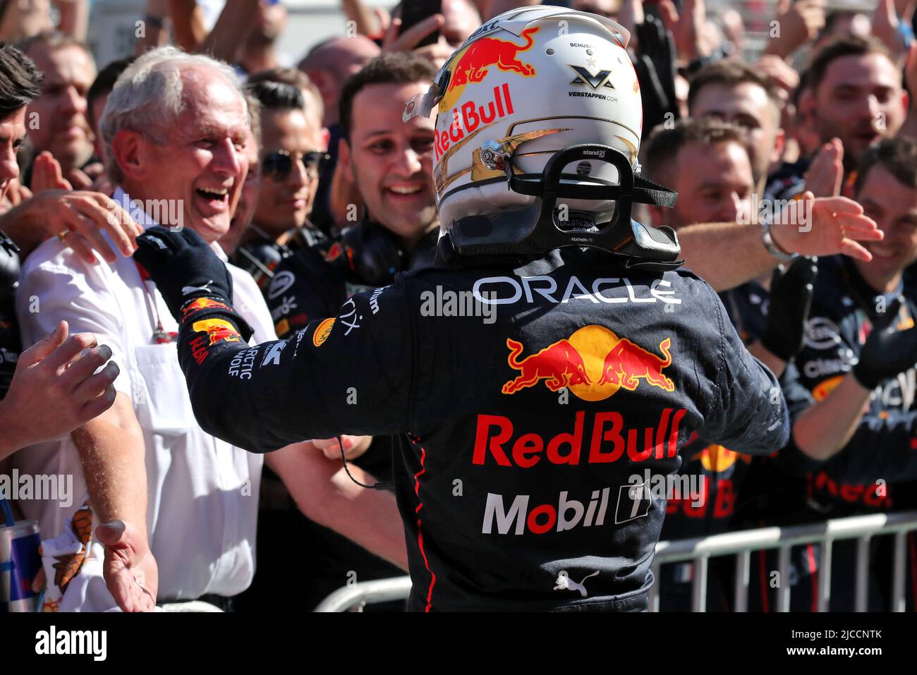 Race winner Max Verstappen (NLD) Red Bull Racing celebrates with Dr ...