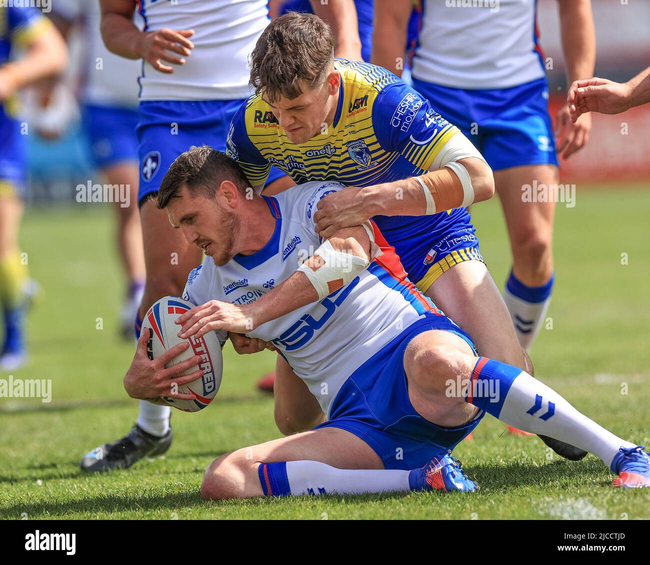 Wakefield, UK. 12th June, 2022. Lee Gaskell #17 of Wakefield Trinity is ...