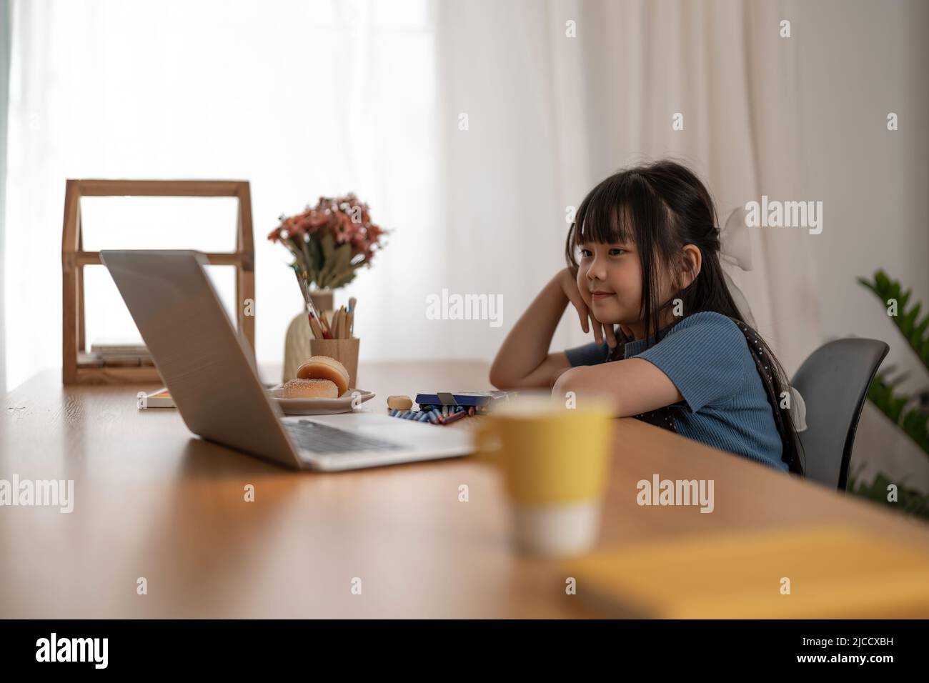 Children using computer school hi-res stock photography and images - Alamy