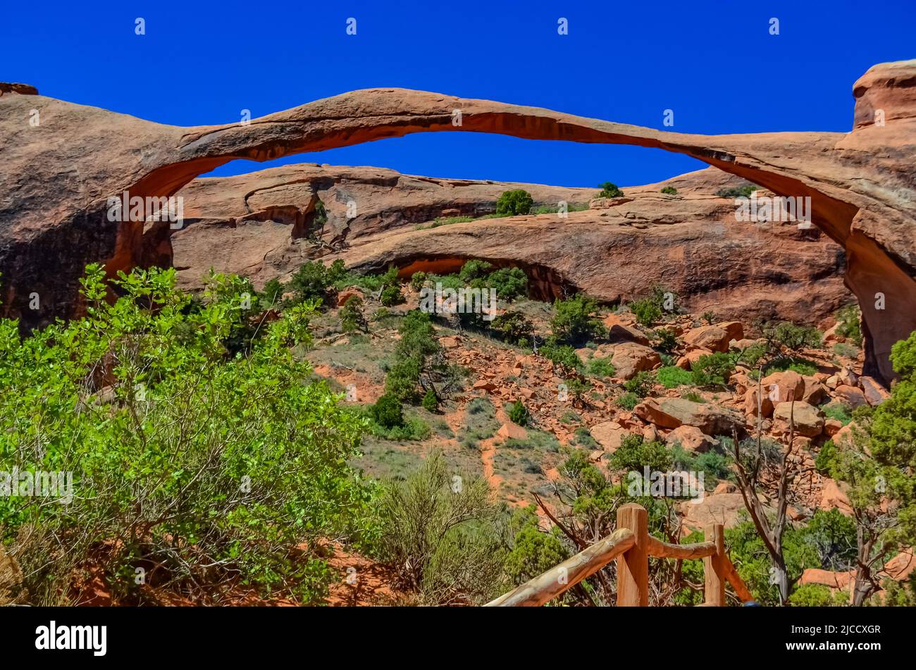 Landscape Arch is one of the major arches on the Devils Garden trail ...
