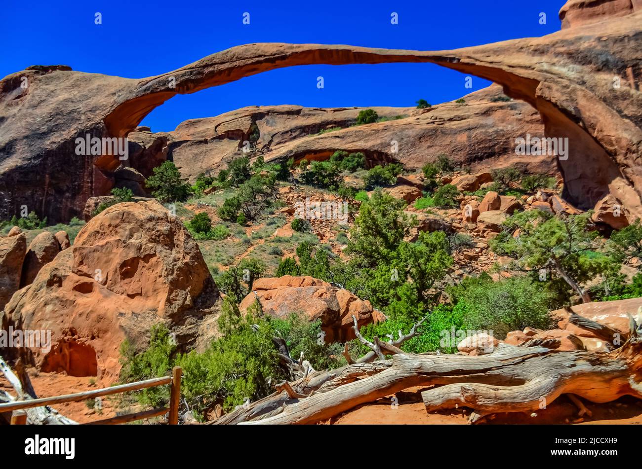 Landscape Arch is one of the major arches on the Devils Garden trail ...