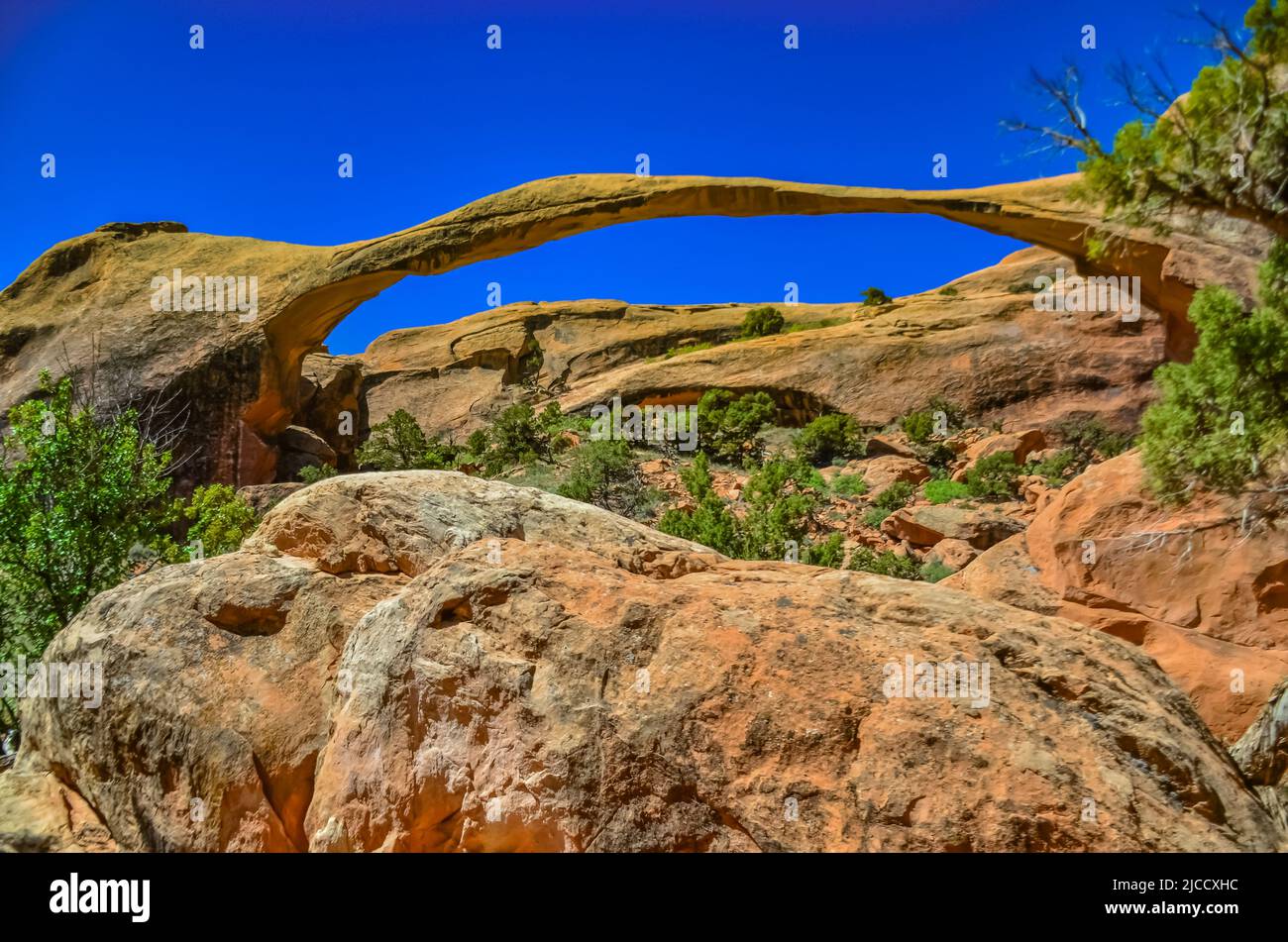 Landscape Arch is one of the major arches on the Devils Garden trail ...