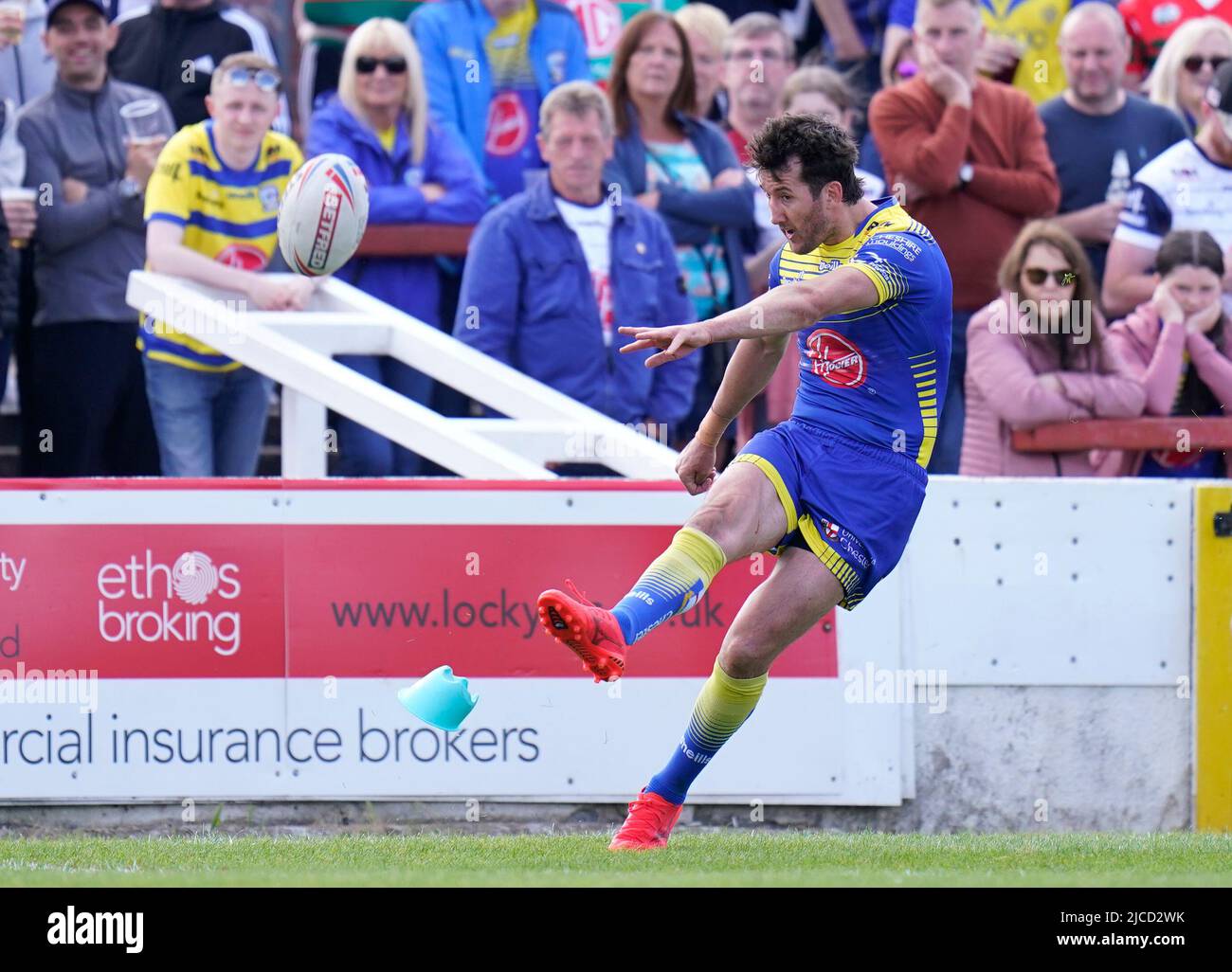 Warrington Wolves' Stefan Ratchford converts their side's third try ...