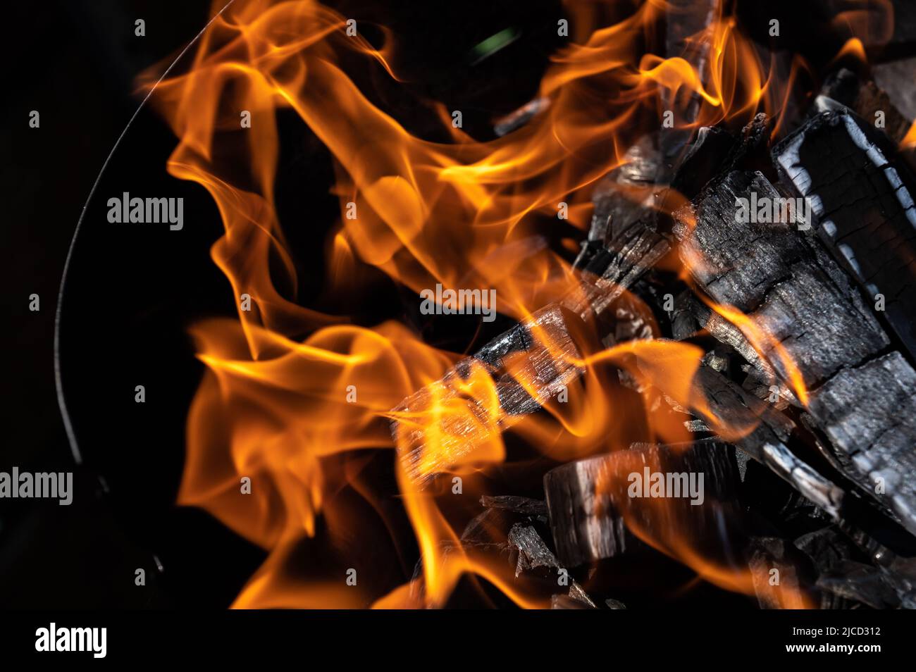 12 June 2022, Baden-Wuerttemberg, Rottweil: Fire raging in a charcoal ...