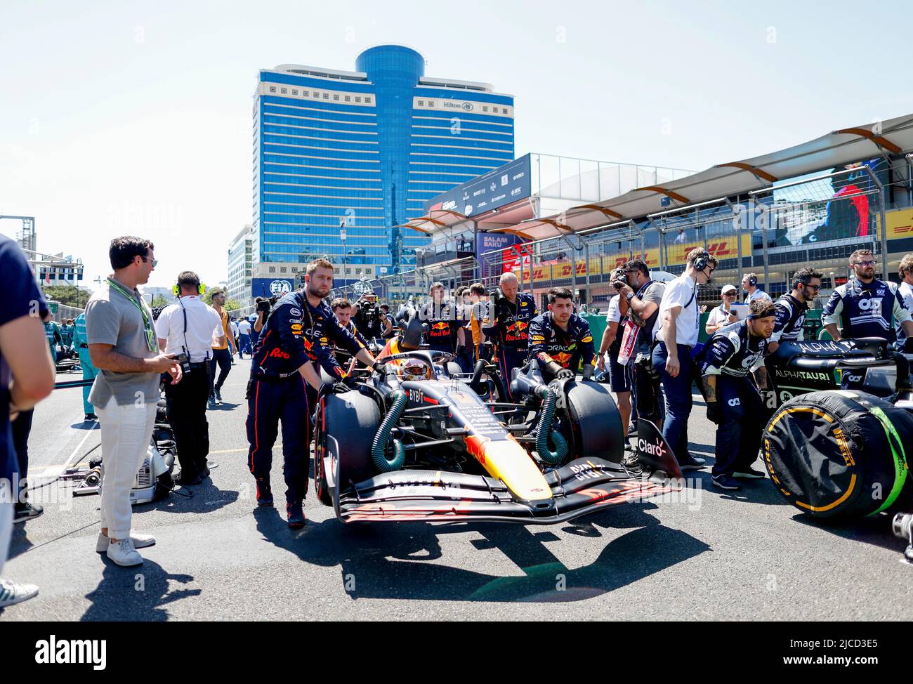 01 VERSTAPPEN Max (nld), Red Bull Racing RB18, starting grid during the ...