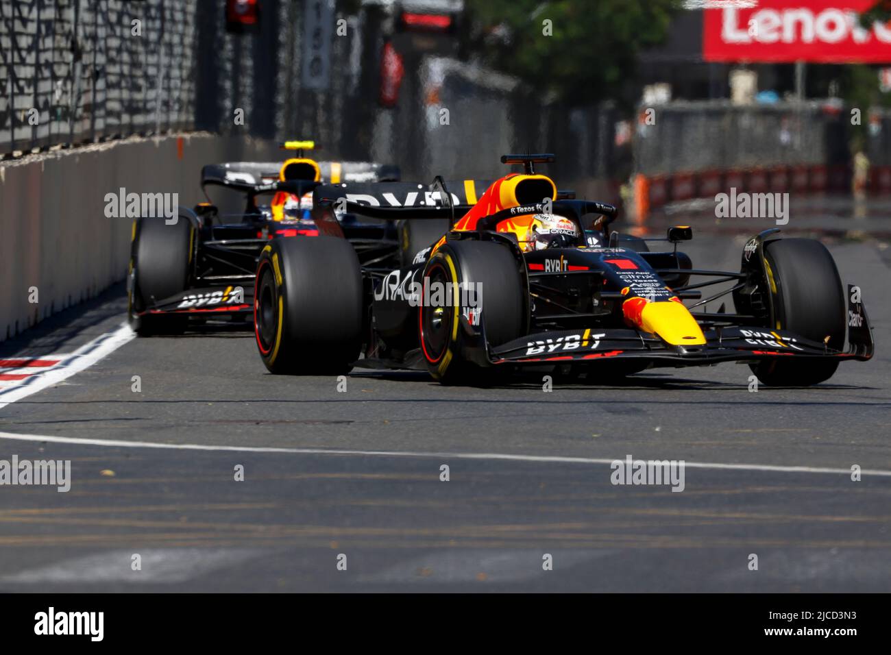 01 VERSTAPPEN Max (nld), Red Bull Racing RB18, 11 PEREZ Sergio (mex), Red Bull Racing RB18 ...