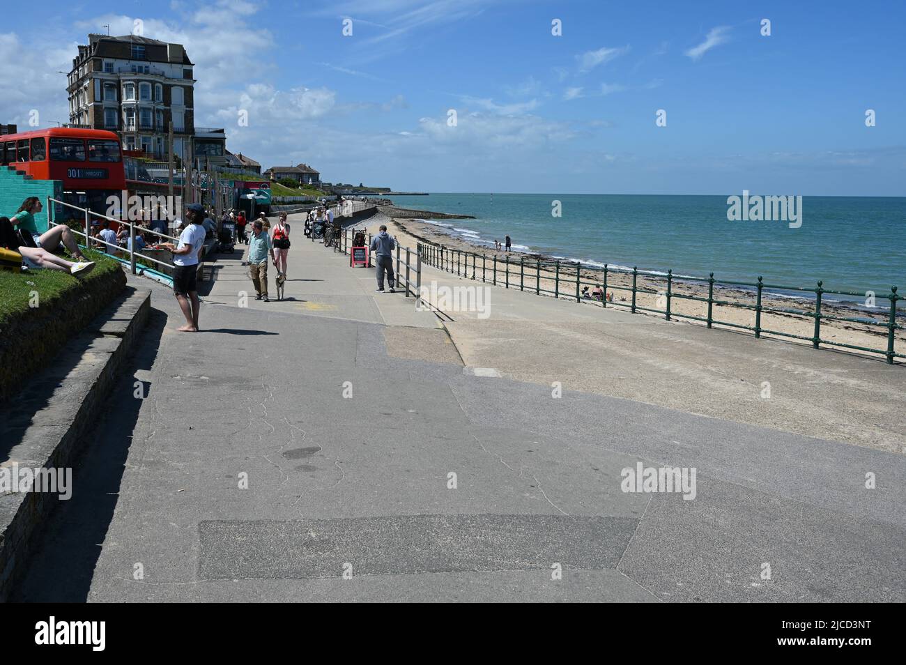 Margate beach promenade in Kent Stock Photo - Alamy