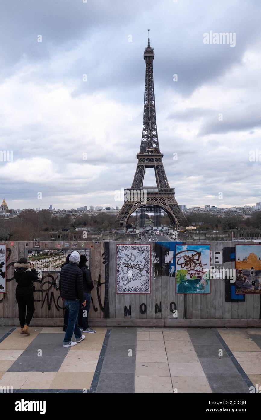 Daily life. Buildings and architecture of Paris. France Stock Photo - Alamy