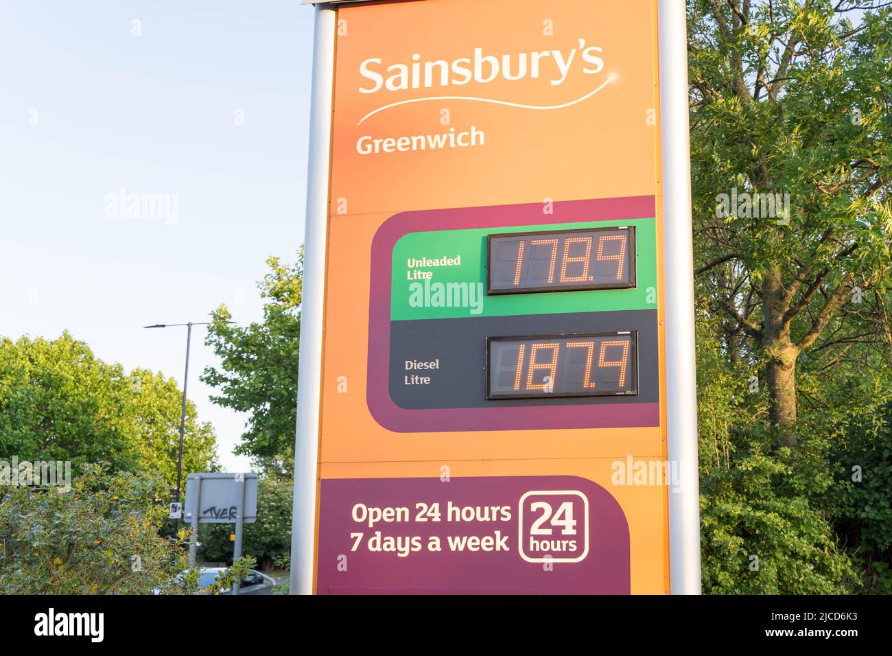 Digital fuel display hi-res stock photography and images - Alamy