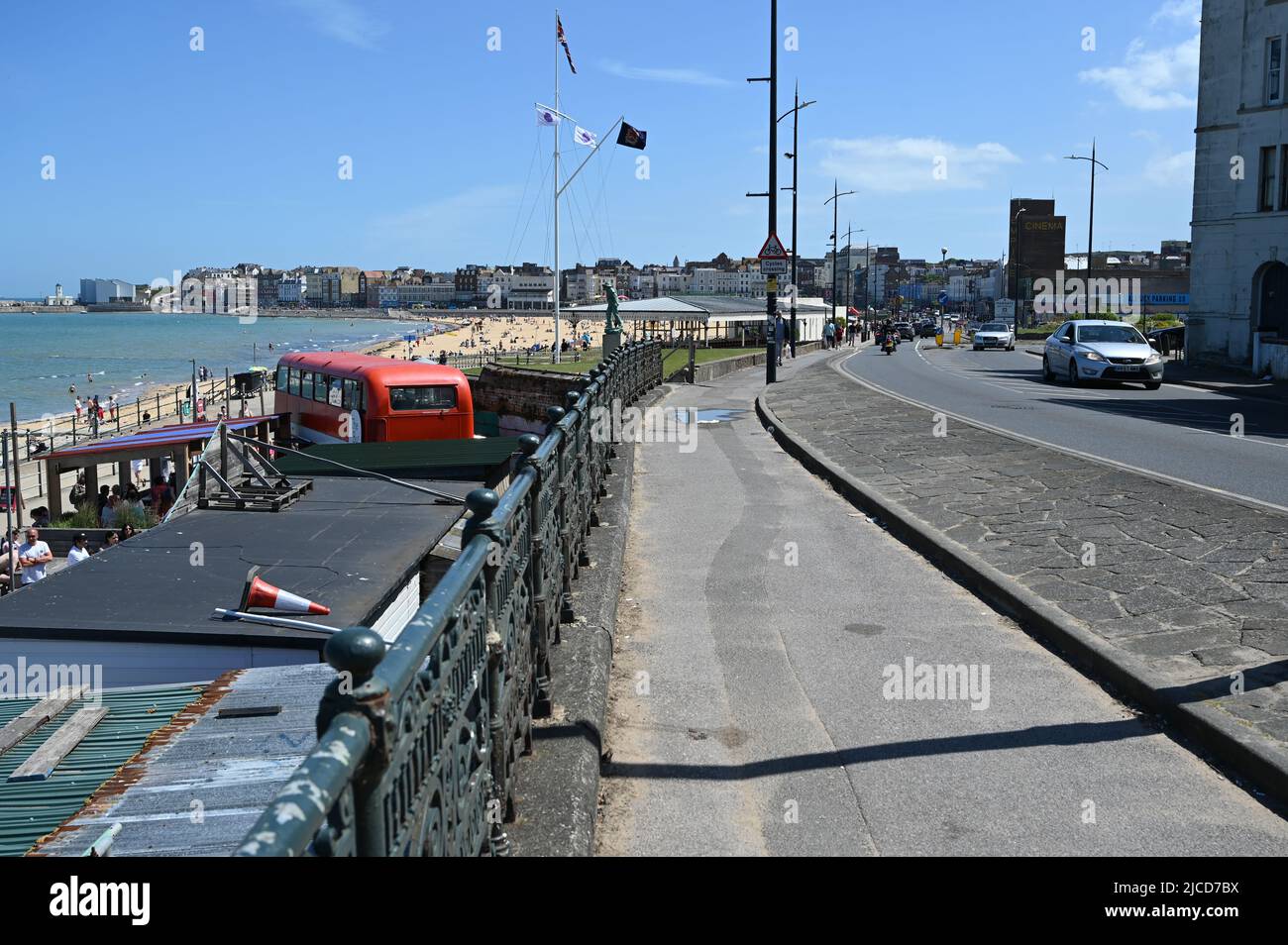 Margate beach promenade in Kent Stock Photo - Alamy