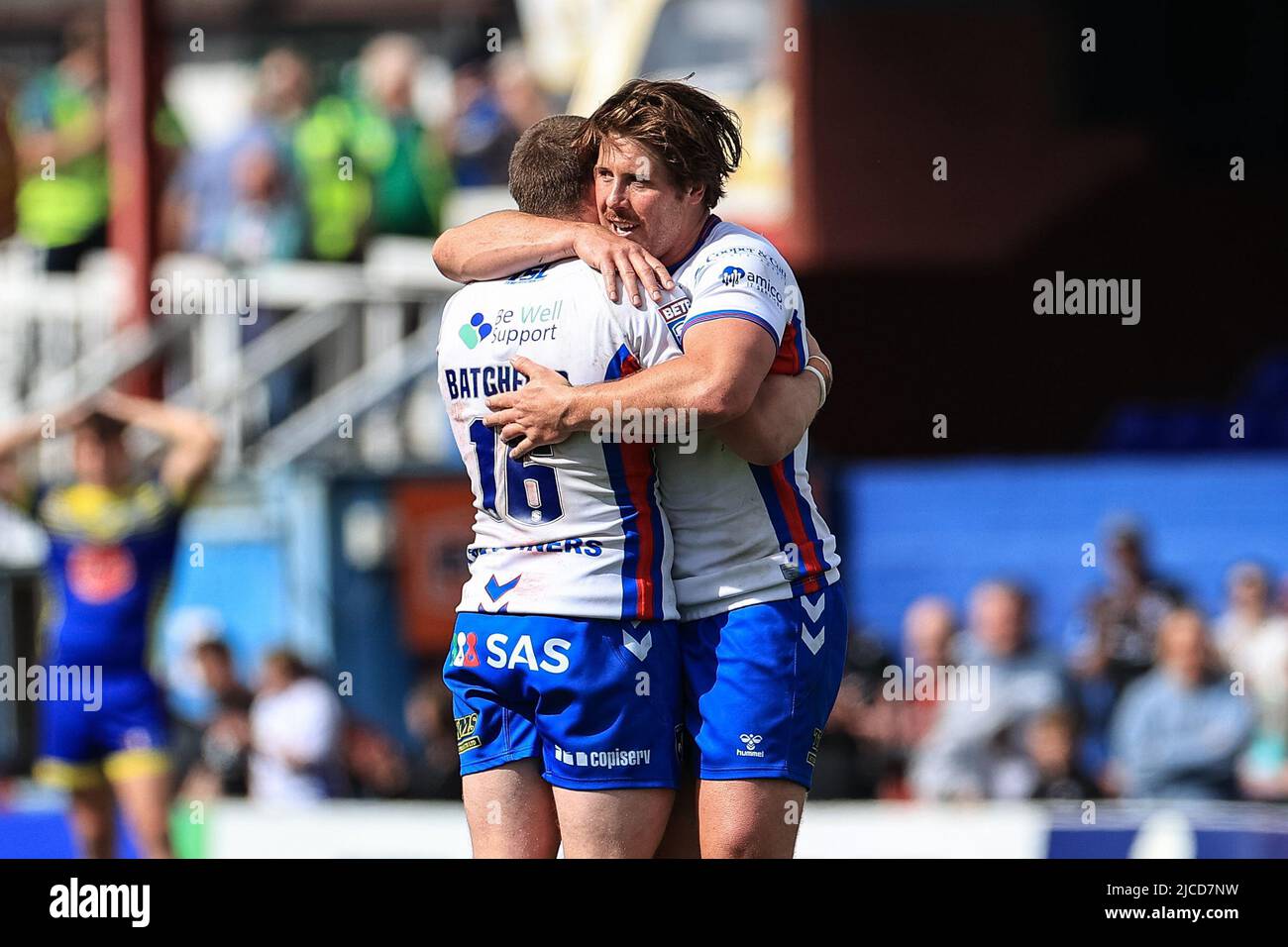 James Batchelor #16 of Wakefield Trinity and Tom Lineham #5 of ...