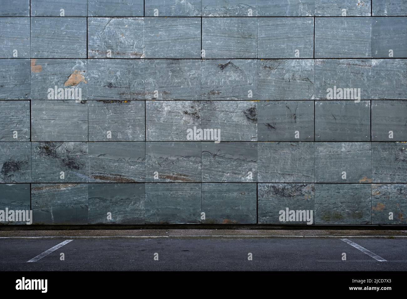 Slate effect porceliain tiles wall cladding in a parking lot ...