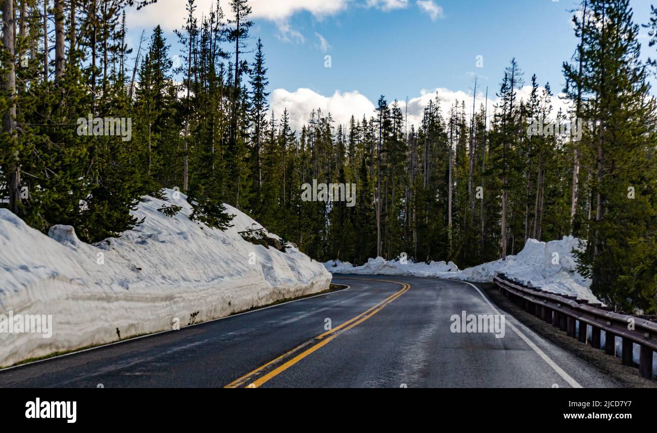 Asphalt road to Yellowstone National Park cleared of snow in early ...