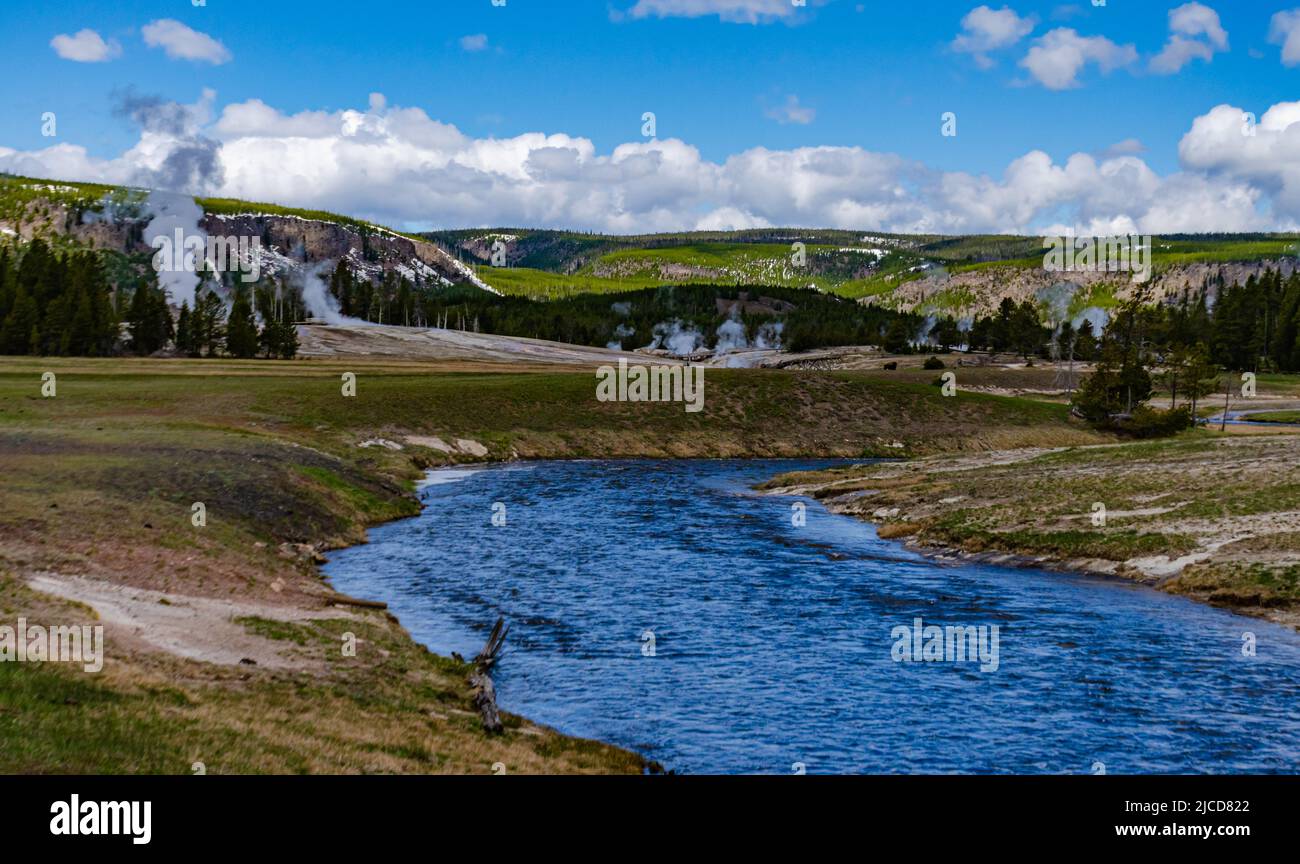 Boiling water bubbler Geyser. Active geyser with major eruptions ...