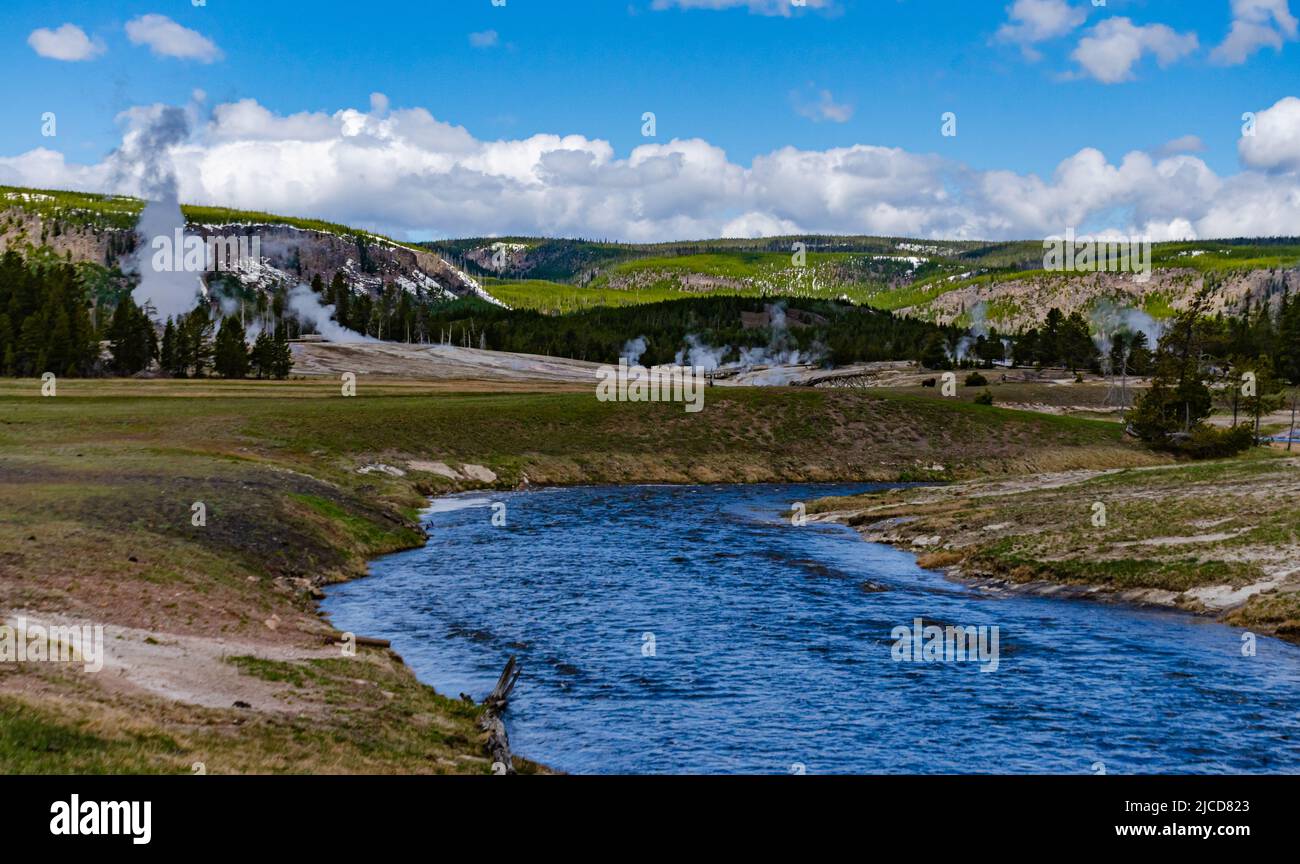 Boiling water bubbler Geyser. Active geyser with major eruptions ...