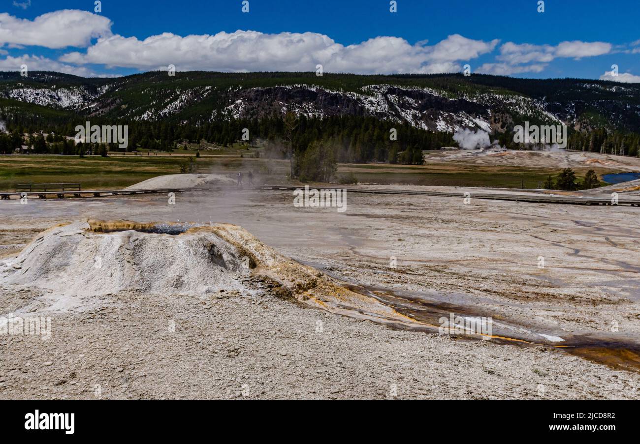 Boiling water bubbler Geyser. Active geyser with major eruptions ...