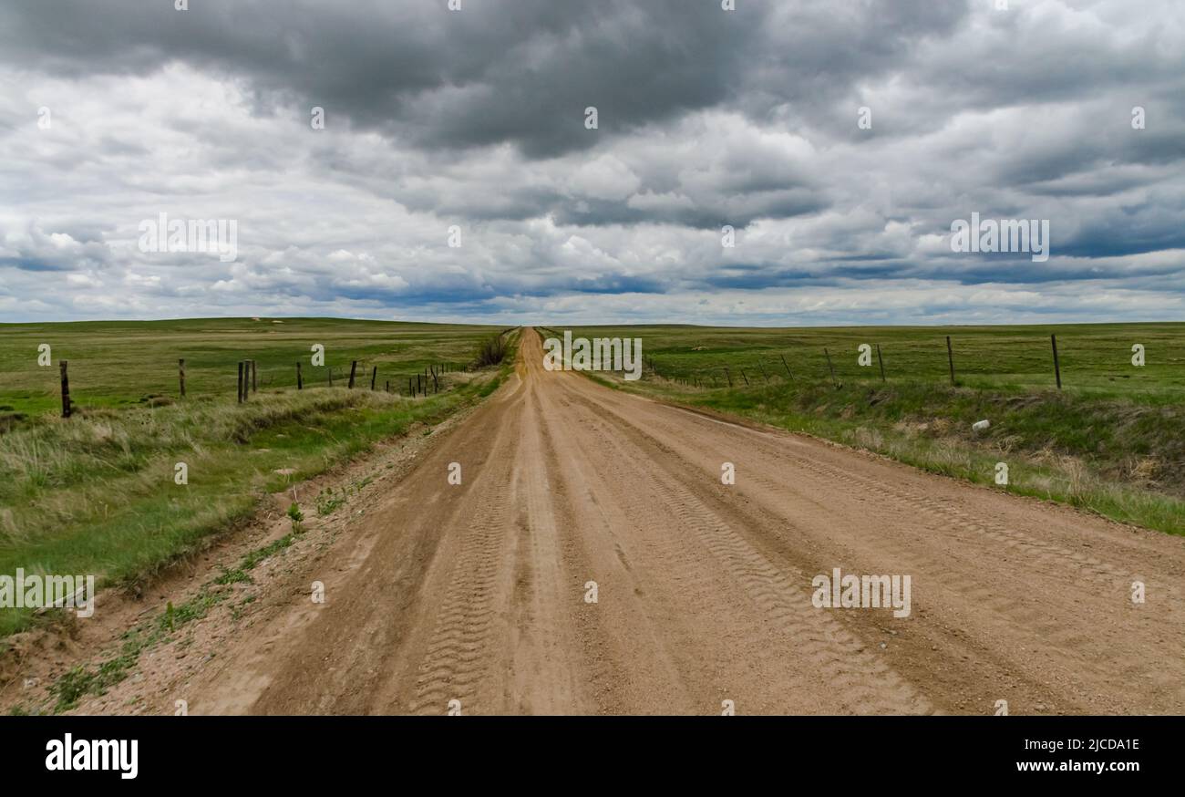 Straight dirt road hi-res stock photography and images - Alamy