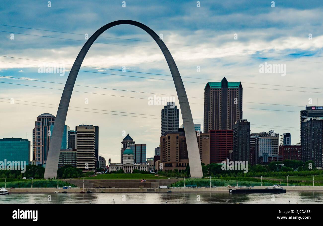 Downtown gateway arch buildings hi-res stock photography and images - Alamy