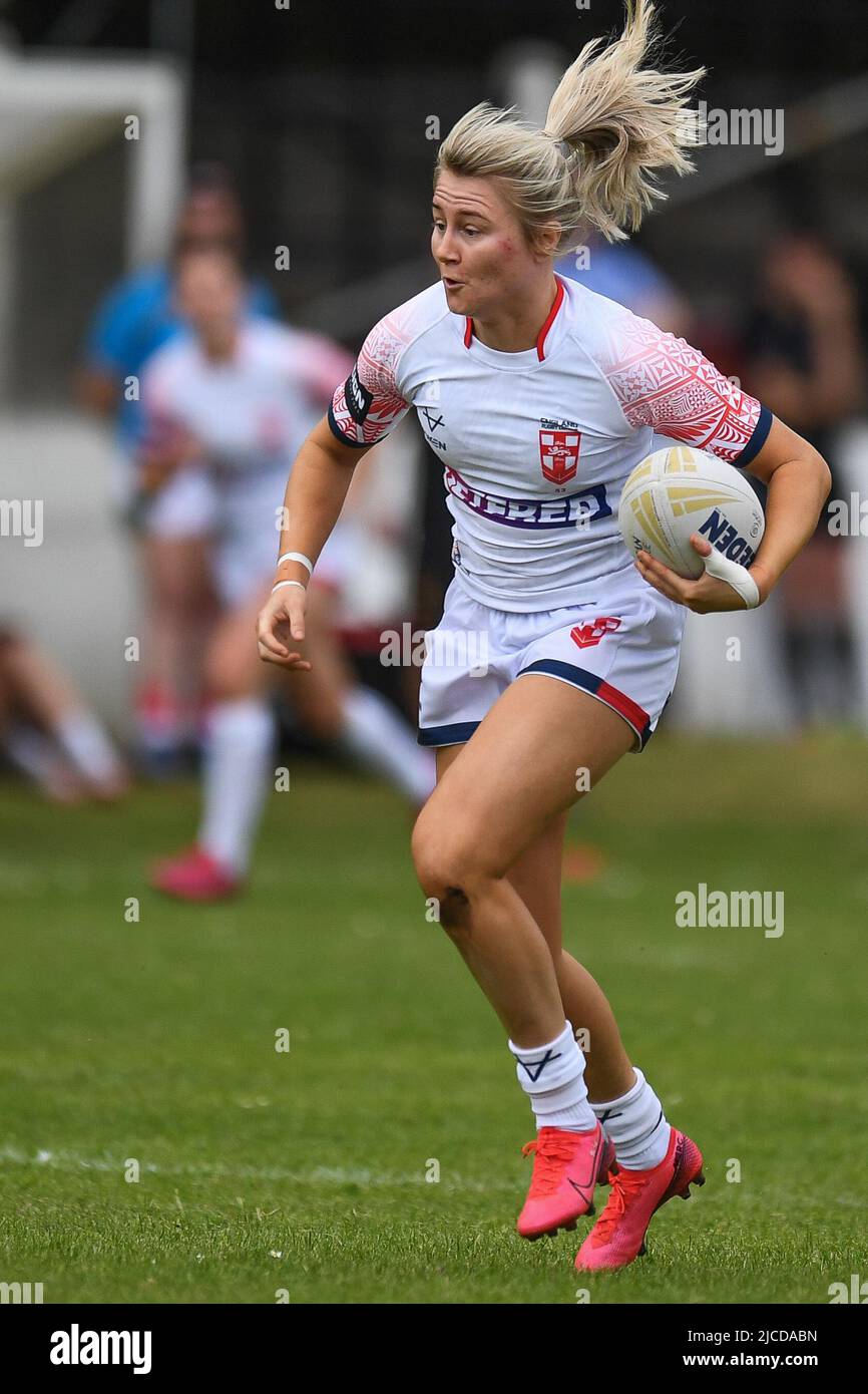 Tara Stanley of England RL, in action during the game Stock Photo - Alamy
