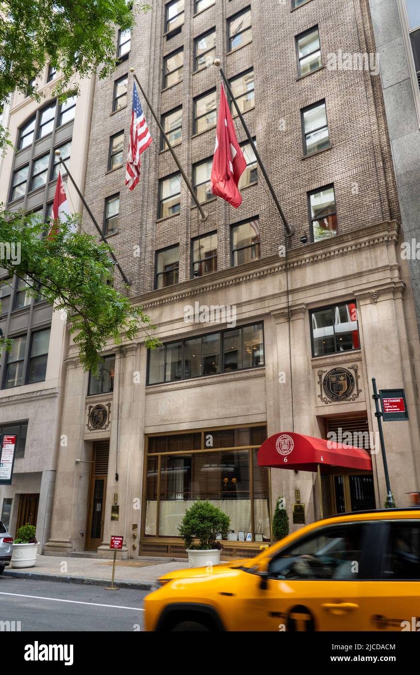 6 e 44th st hi-res stock photography and images - Alamy