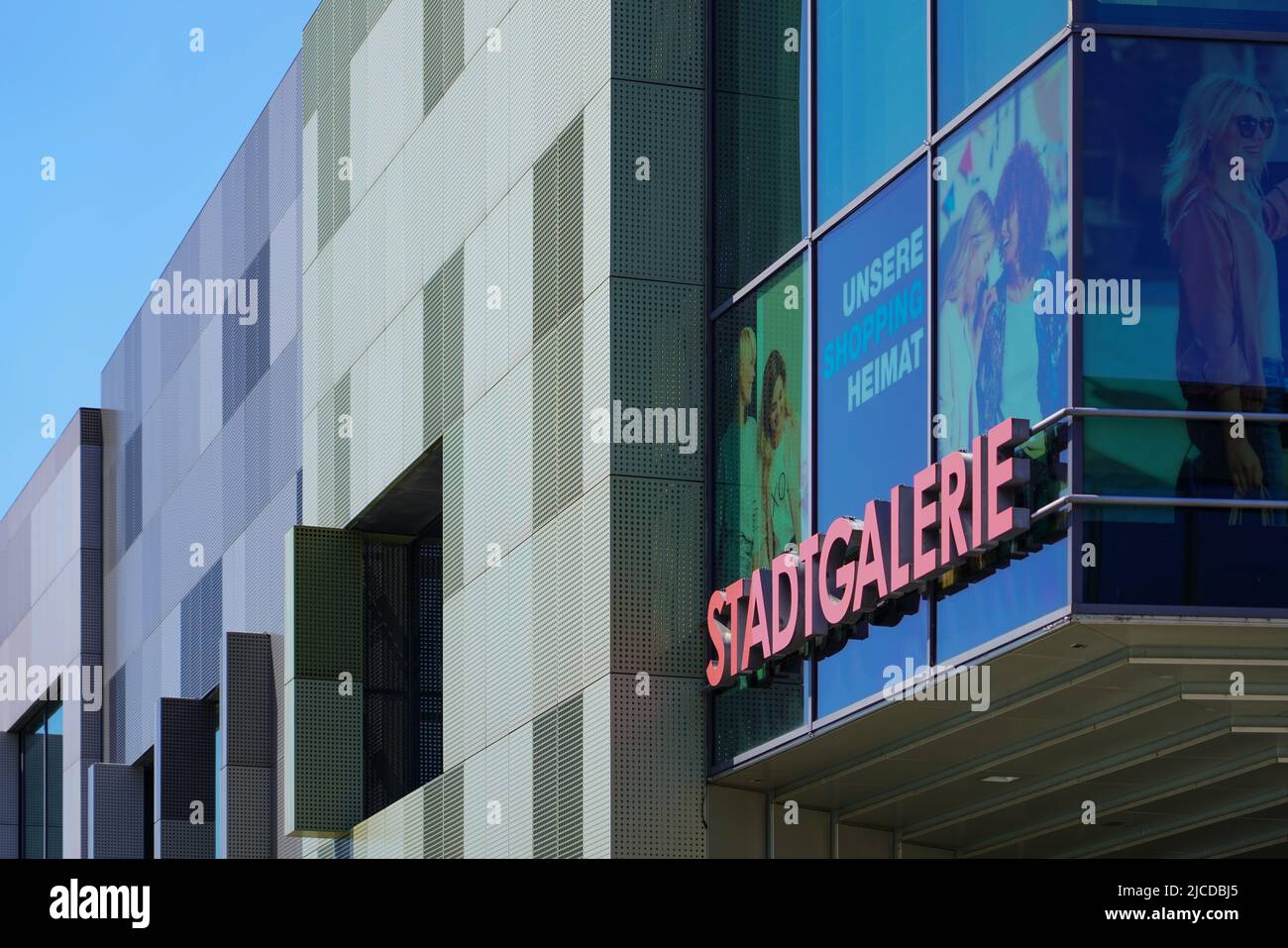 Multi storey shopping mall hi-res stock photography and images - Alamy