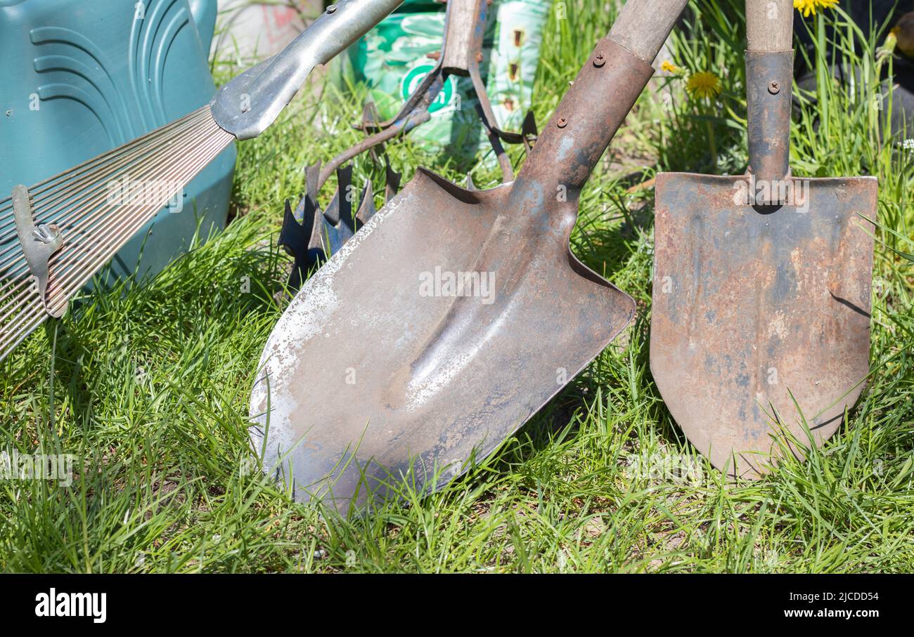 Two shovels hi-res stock photography and images - Alamy