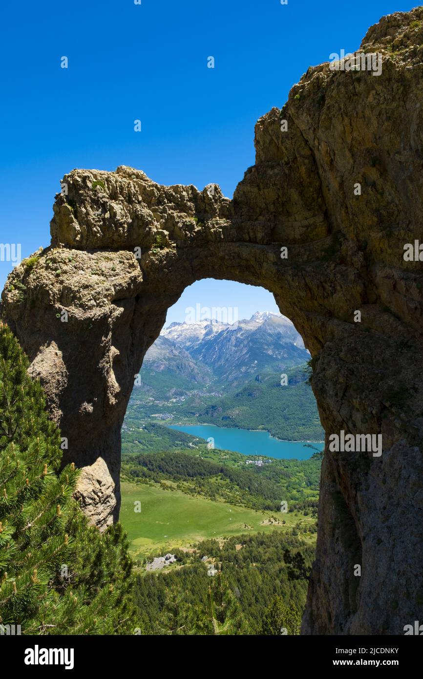 Piedrafita Geotectonic Arch in the Tena Valley, Huesca Pyrenees Stock ...