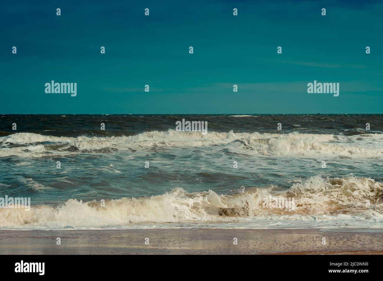 Ocean storm waves dramatically crashing splashing. Sky horizon line ...