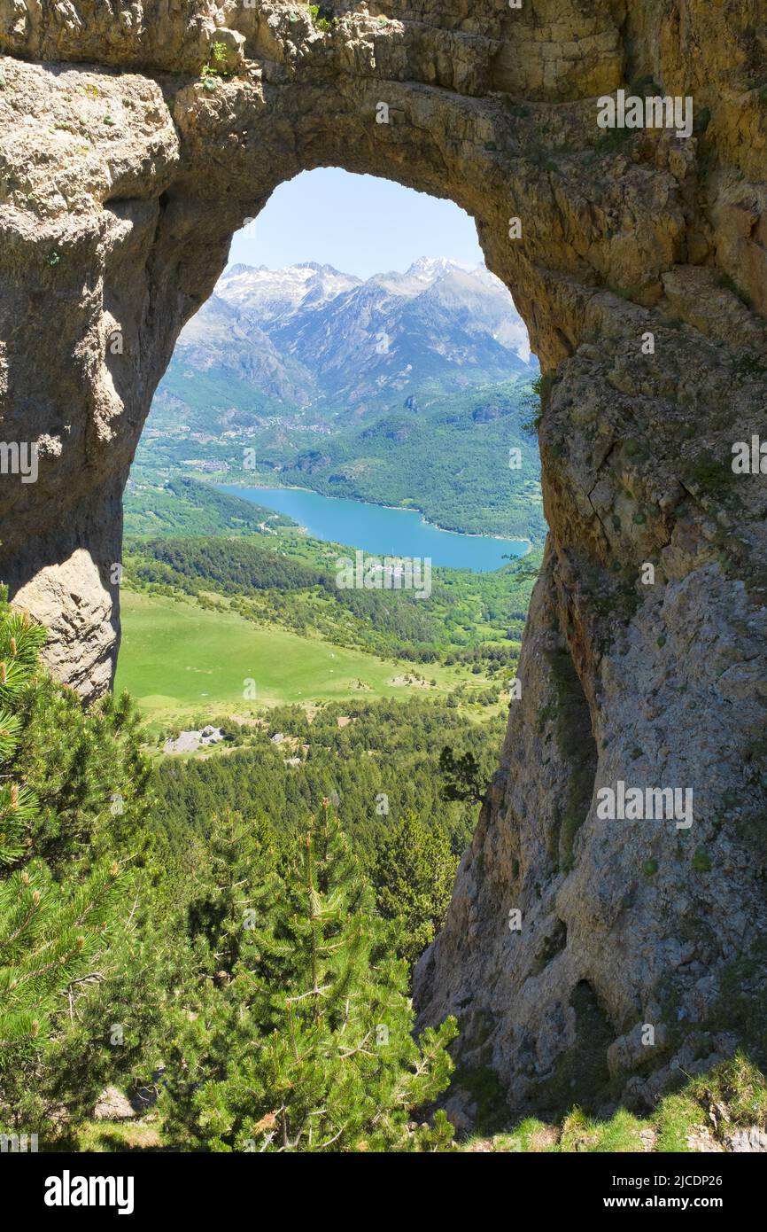 Piedrafita Geotectonic Arch in the Tena Valley, Huesca Pyrenees Stock ...