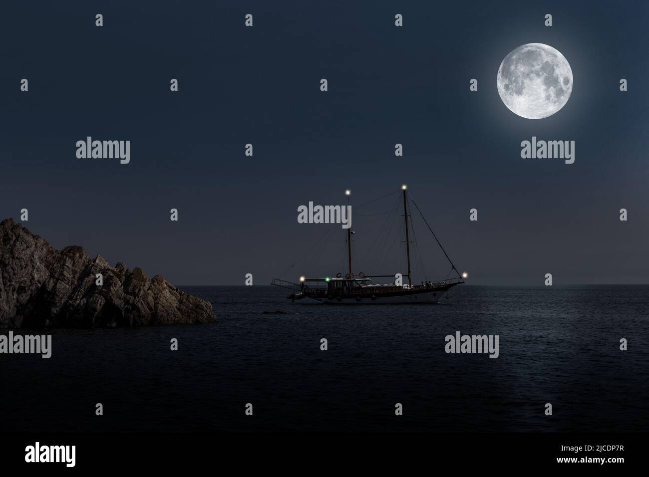 Moon under ocean resort hi-res stock photography and images - Alamy