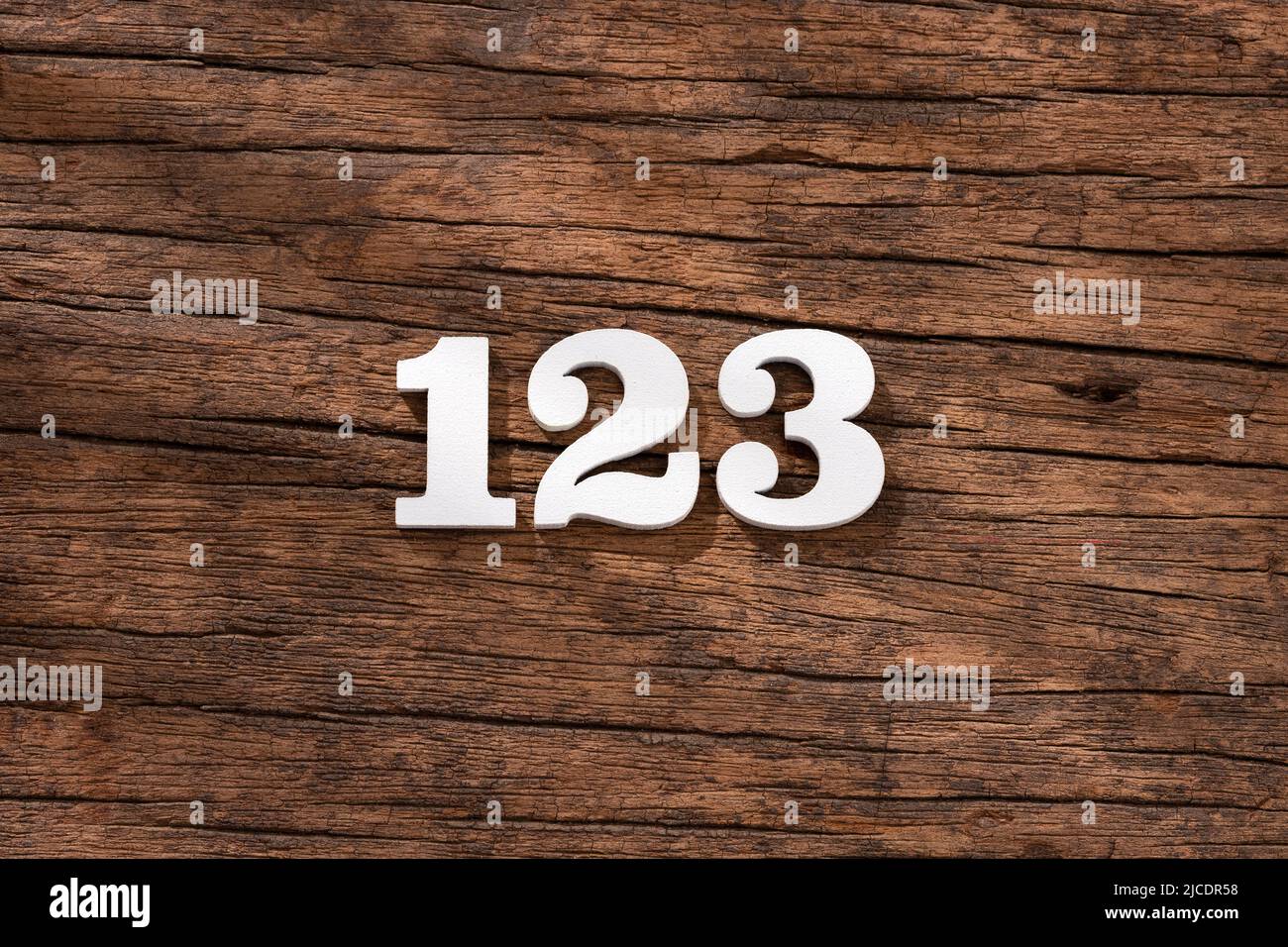 Number 123 - piece on rustic wood background Stock Photo - Alamy