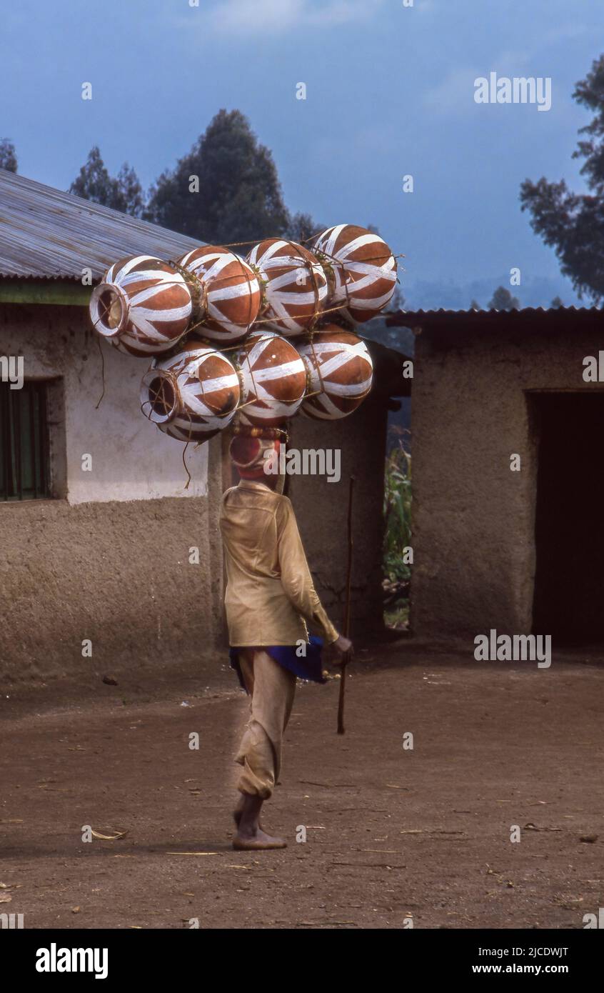 Market scene in rwanda africa hi-res stock photography and images - Alamy