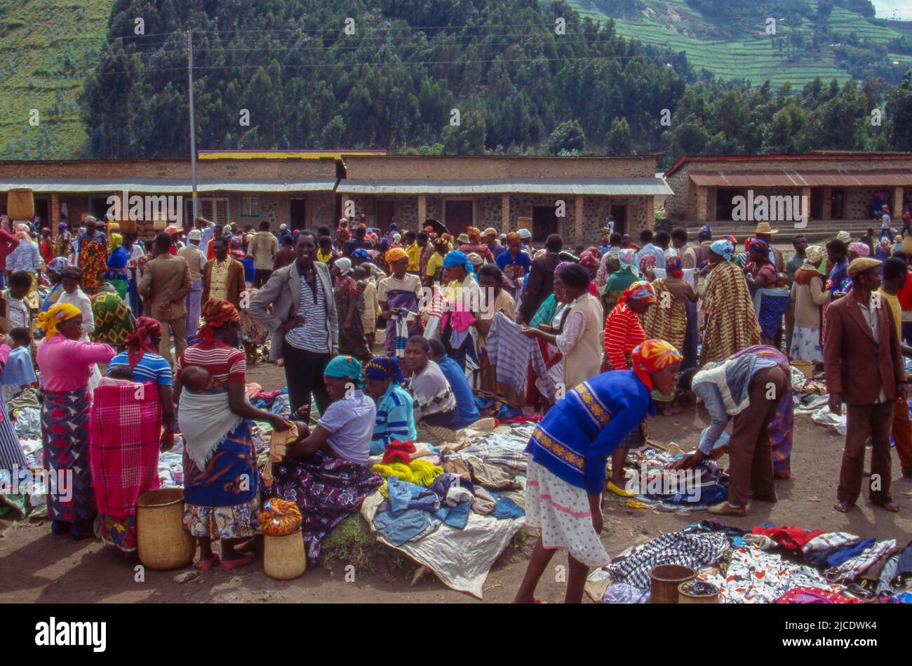 Basket weaving rwanda hi-res stock photography and images - Alamy