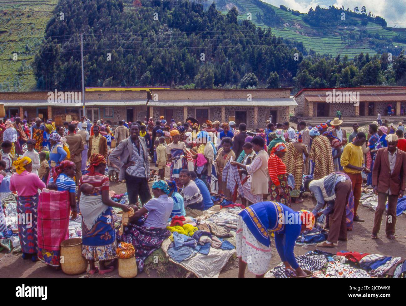 Basket weaving rwanda hi-res stock photography and images - Alamy