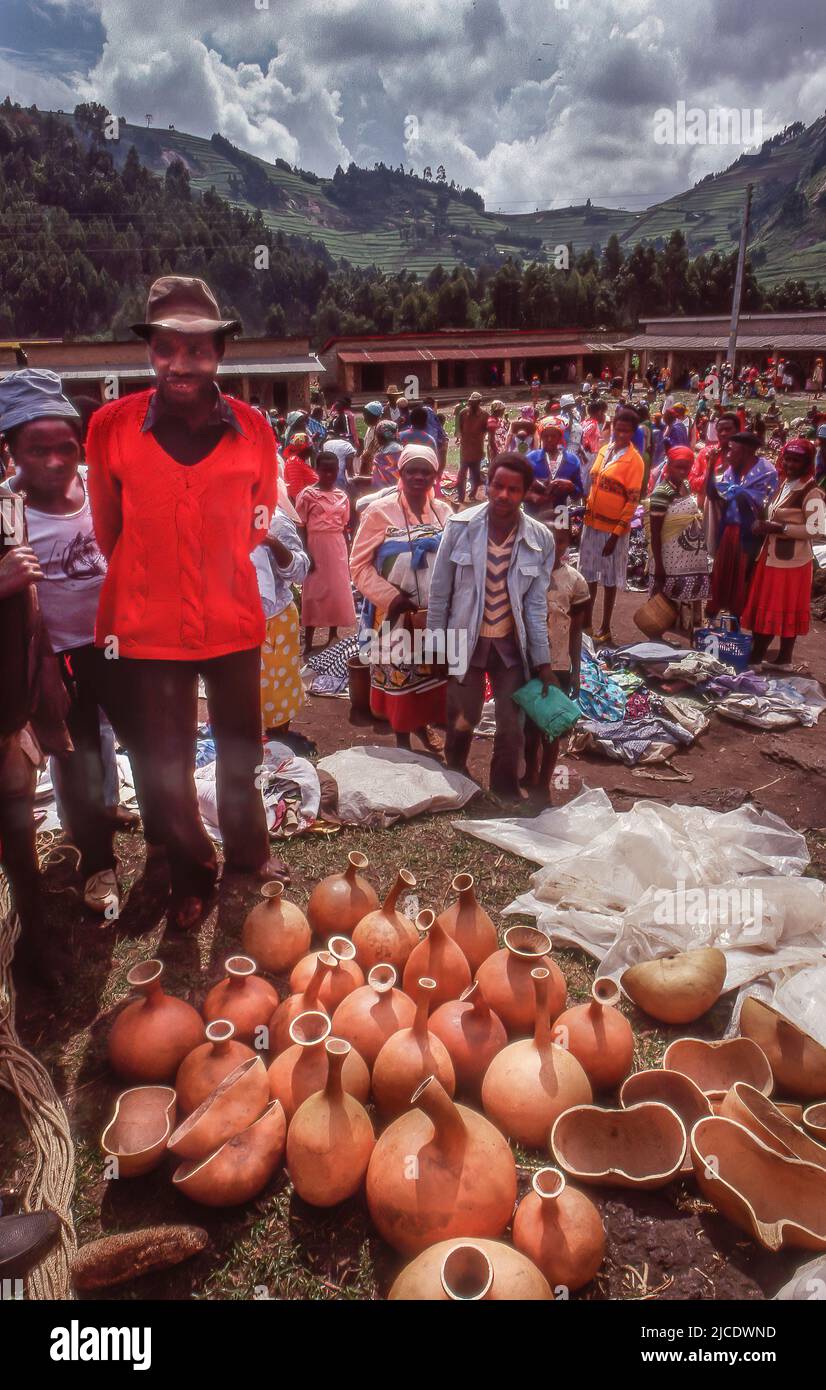 Market scene in rwanda africa hi-res stock photography and images - Alamy