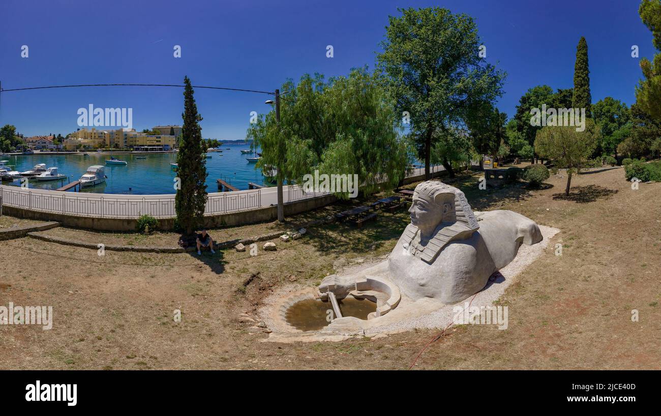 After several months of restoration work, the Sphinx statue appeared ...