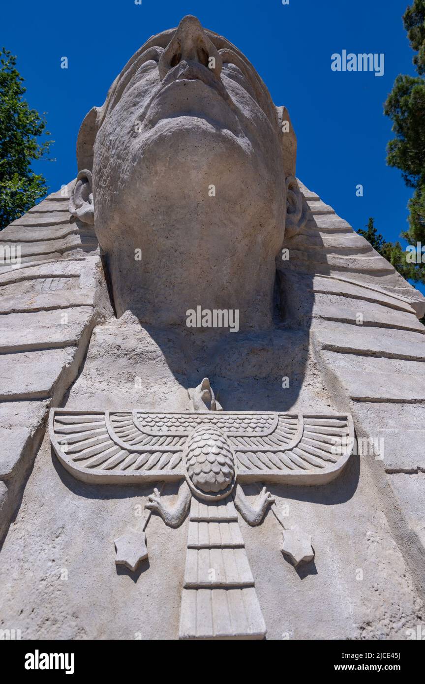 After several months of restoration work, the Sphinx statue appeared ...