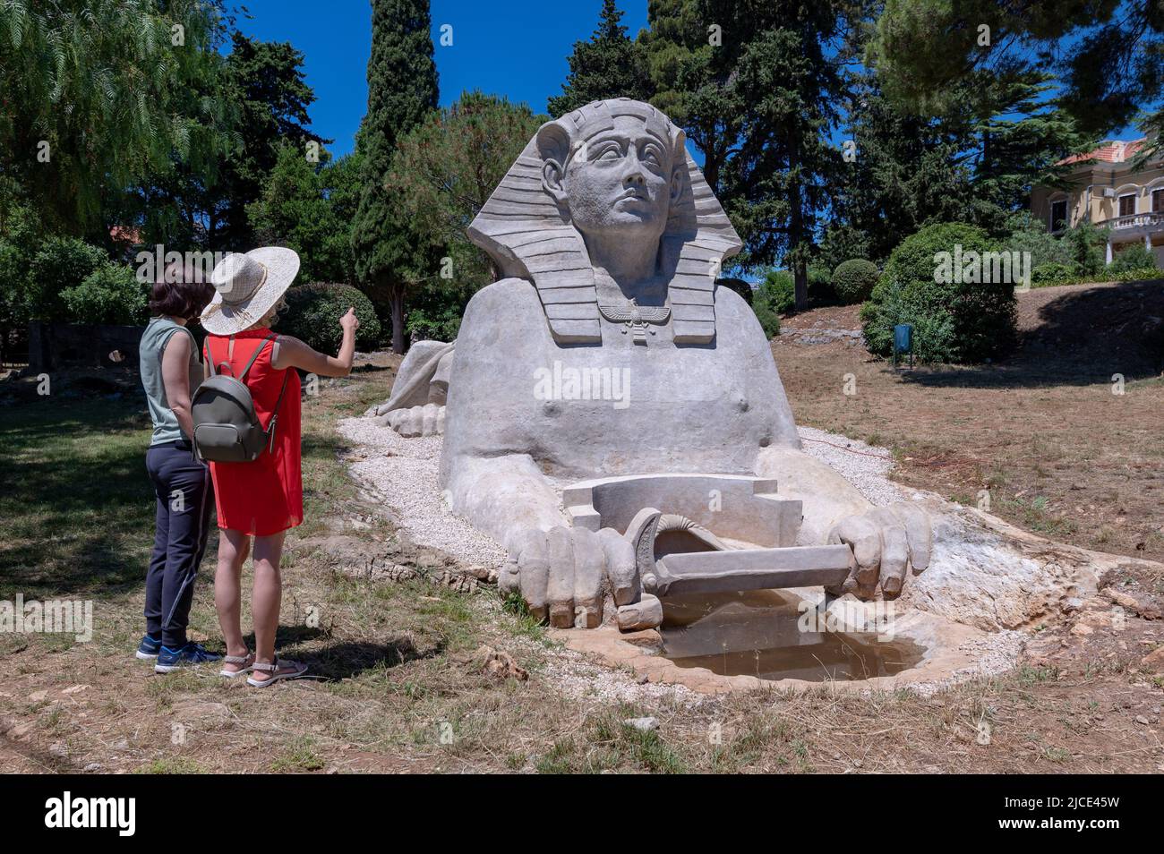 After several months of restoration work, the Sphinx statue appeared ...