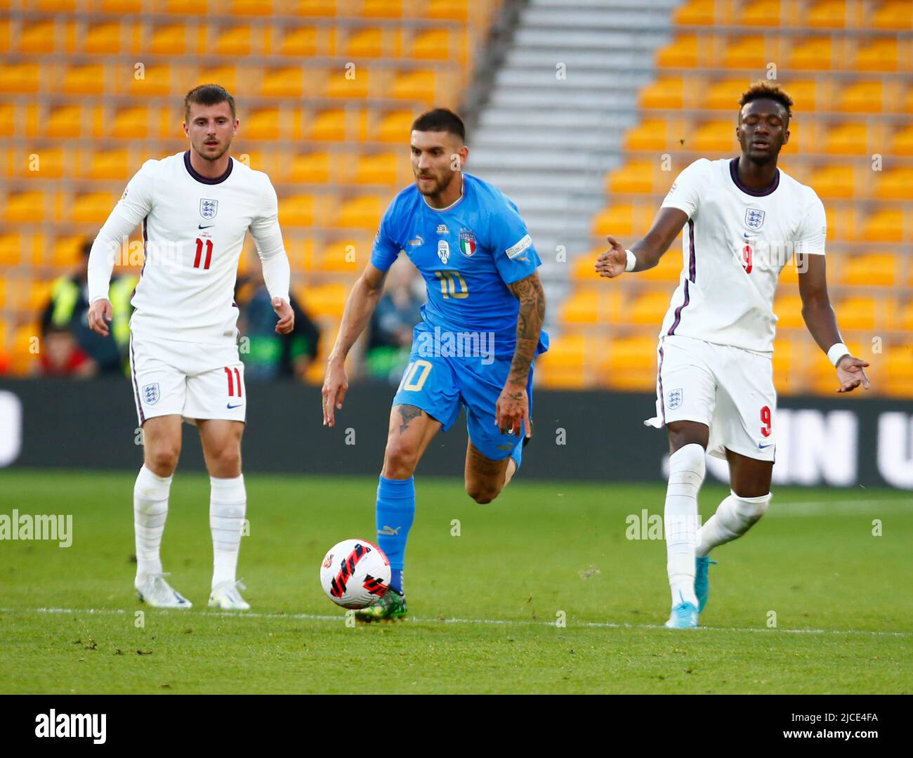 Mason mount tammy abraham hi-res stock photography and images - Alamy