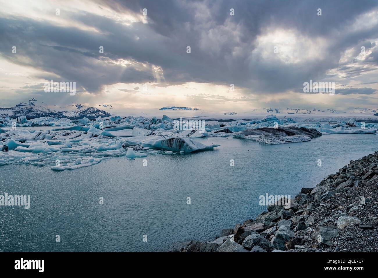 Idyllic Jokulsarlon glacier lagoon against dramatic sky during sunset ...