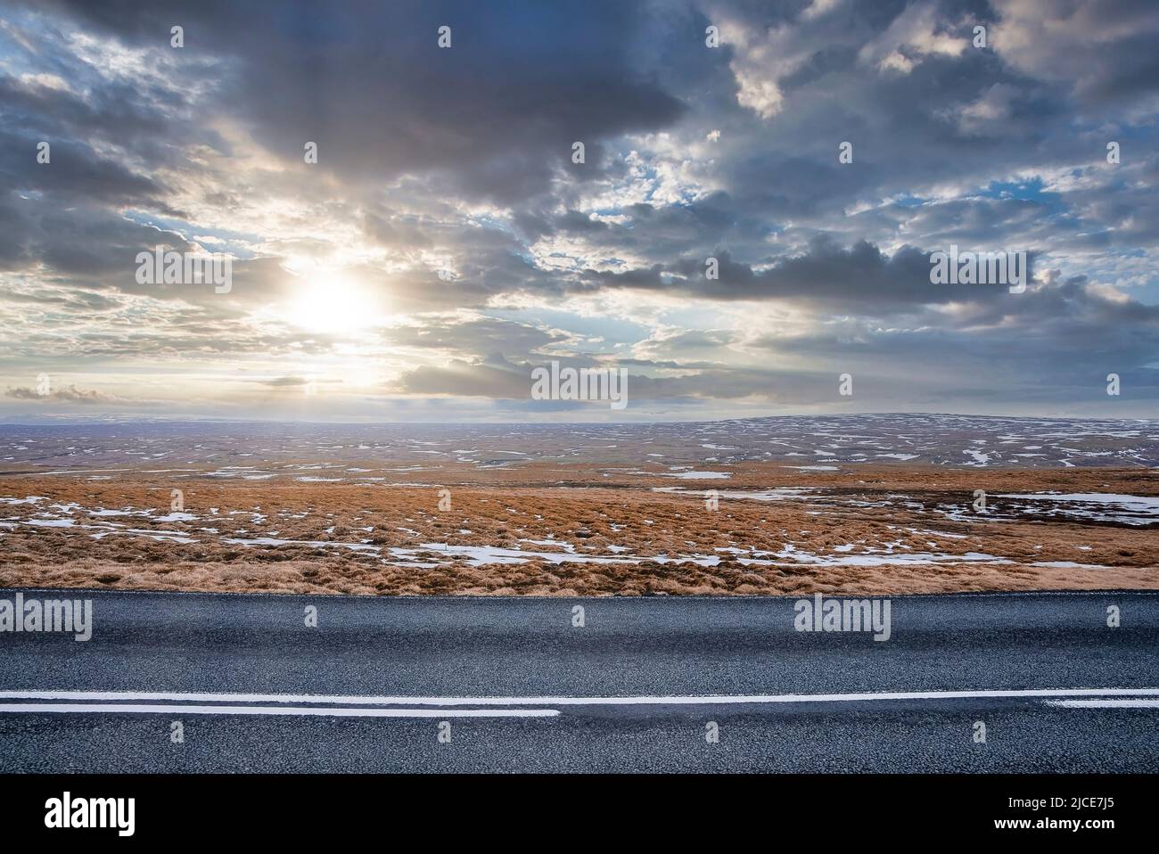 Sun shining over road hi-res stock photography and images - Alamy