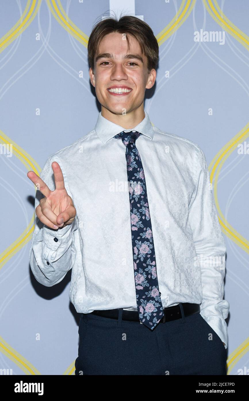 New York, USA. 12th June, 2022. Axel Webber walking on the red carpet ...