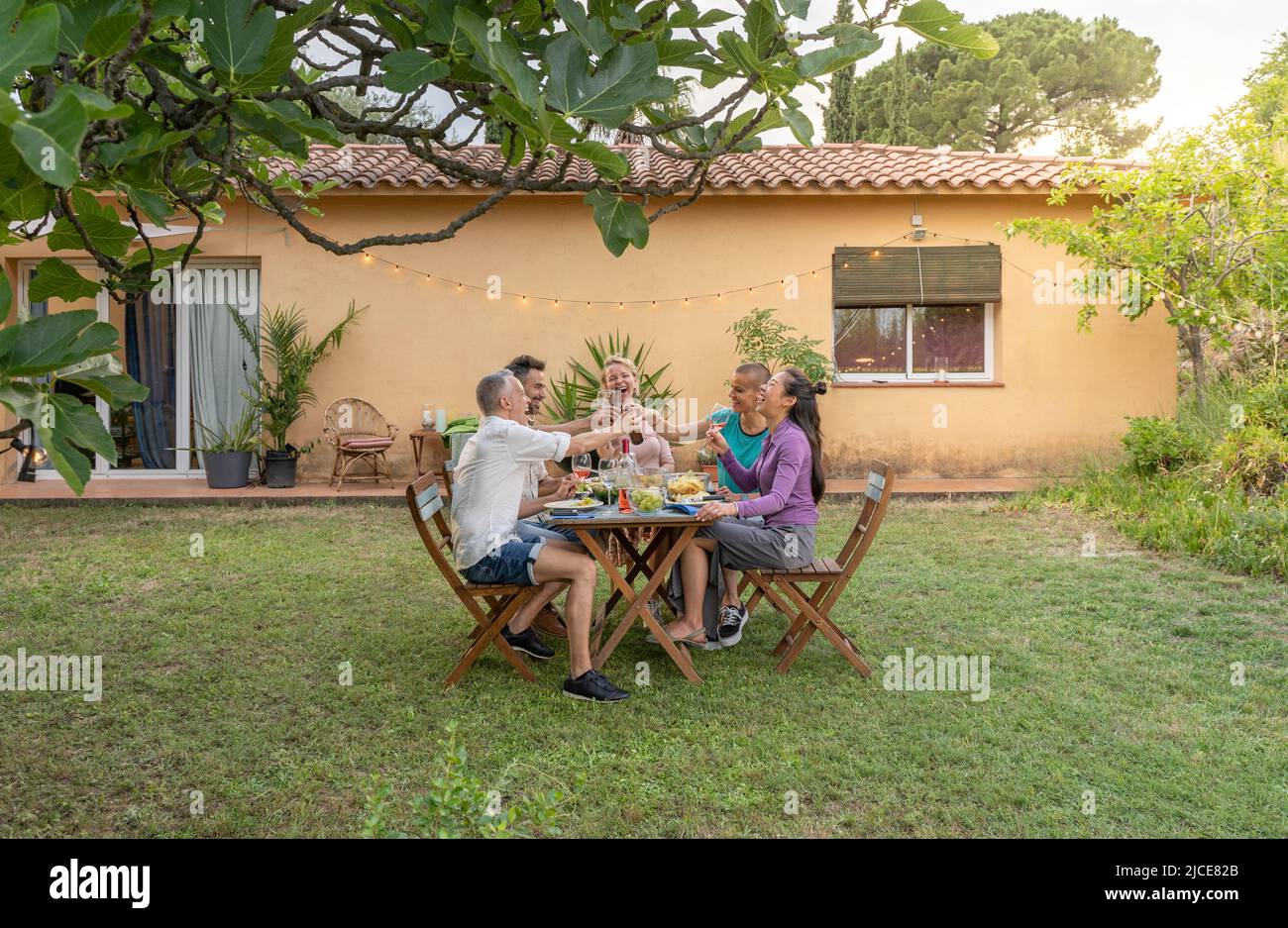 Diverse group of people eating outside hi-res stock photography and ...